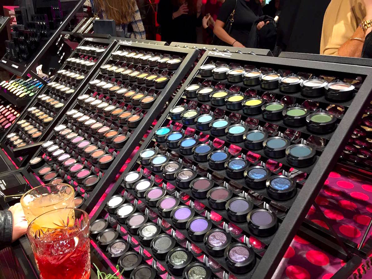 Mac Pro Store Stockholm - invigningsfest med levande dockor - Elin ...